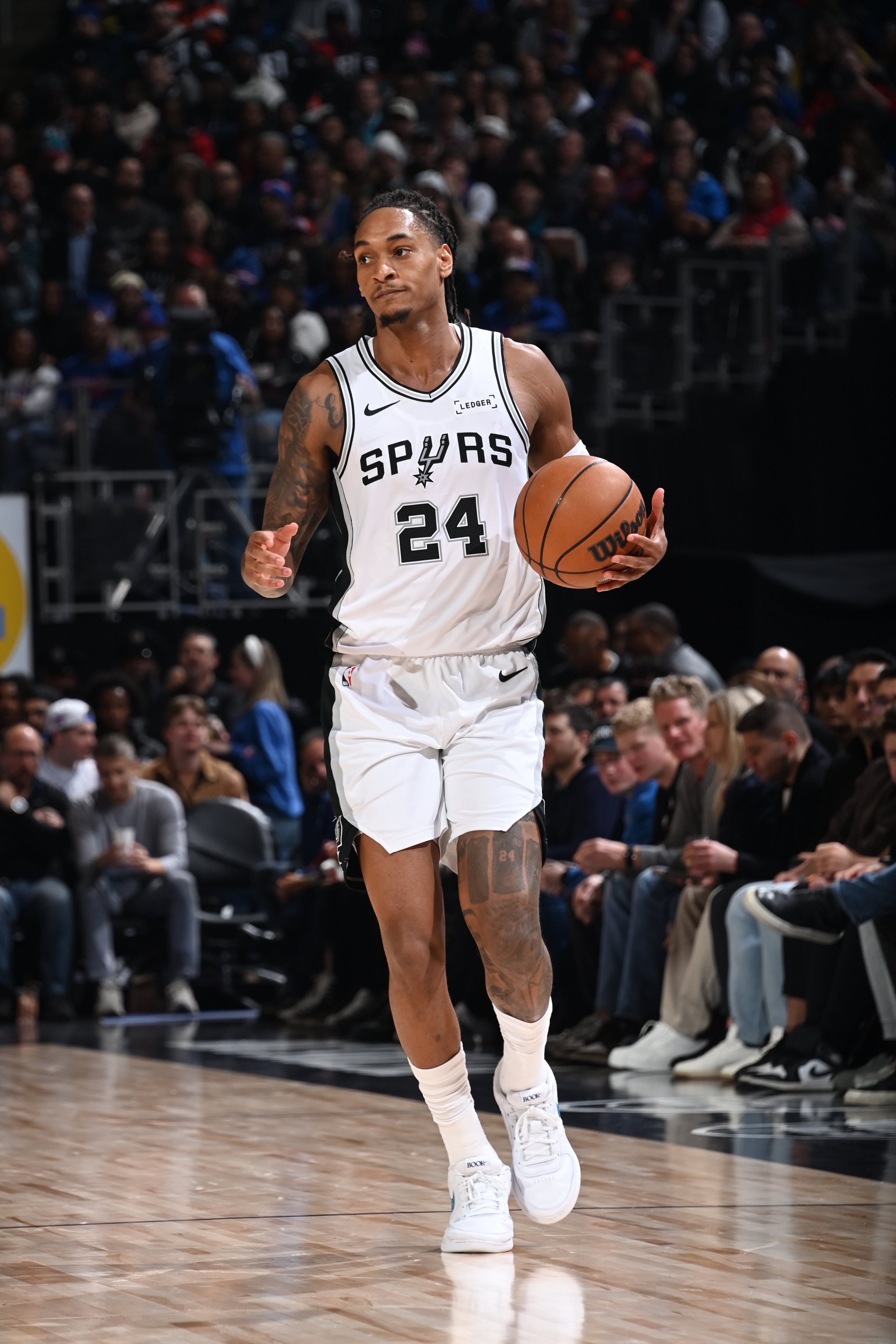 Spurs stay red-hot, top Pistons for 9th straight win - Alta Sports ...